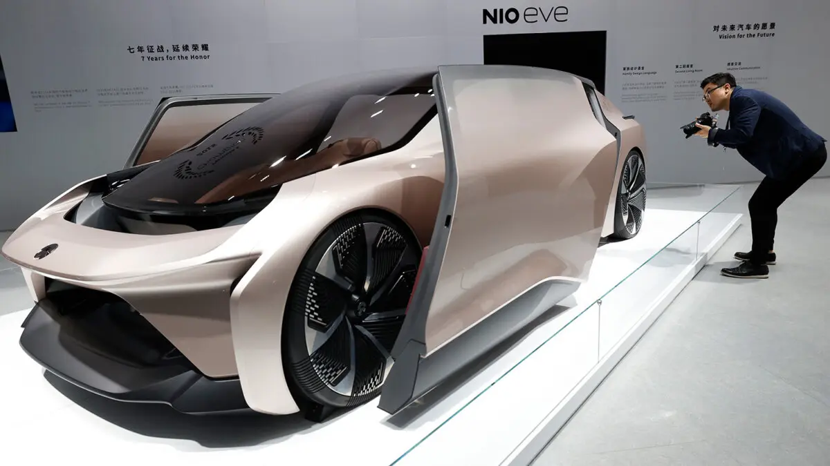 Компанія Nio представить 400-сильний флагманський седан, що має стати конкурентом для Maybach ...