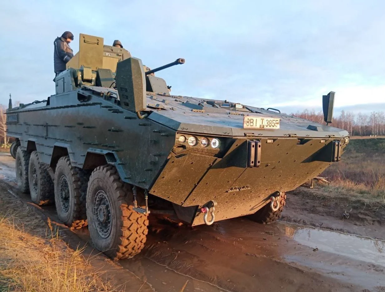 Білоруська армія випробовує новий бронетранспортер-амфібію Volat V2 ...