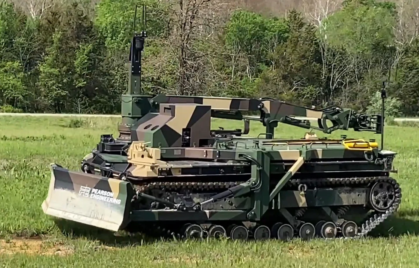 Pearson Engineering показала роботизований автомобіль з плугом ...