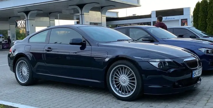 Один з 116 екземплярів: у Львові помітили рідкісний спорткар BMW 6 ...
