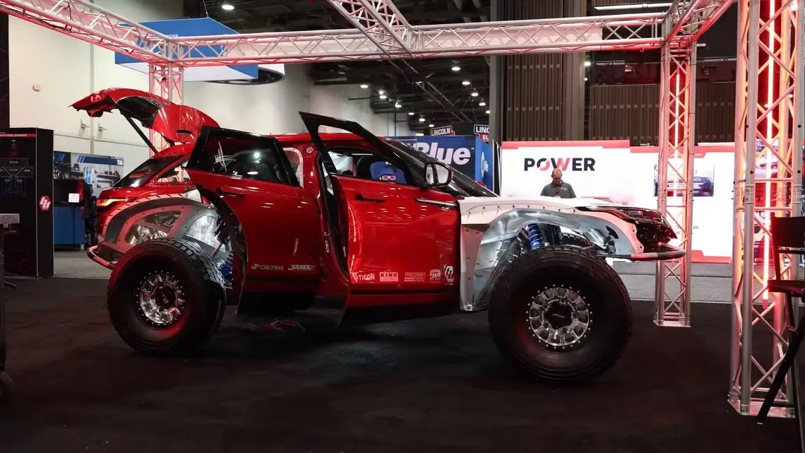 Унікальний Range Rover з мотором Lamborghini на 2000 к.с. дебютував на ...